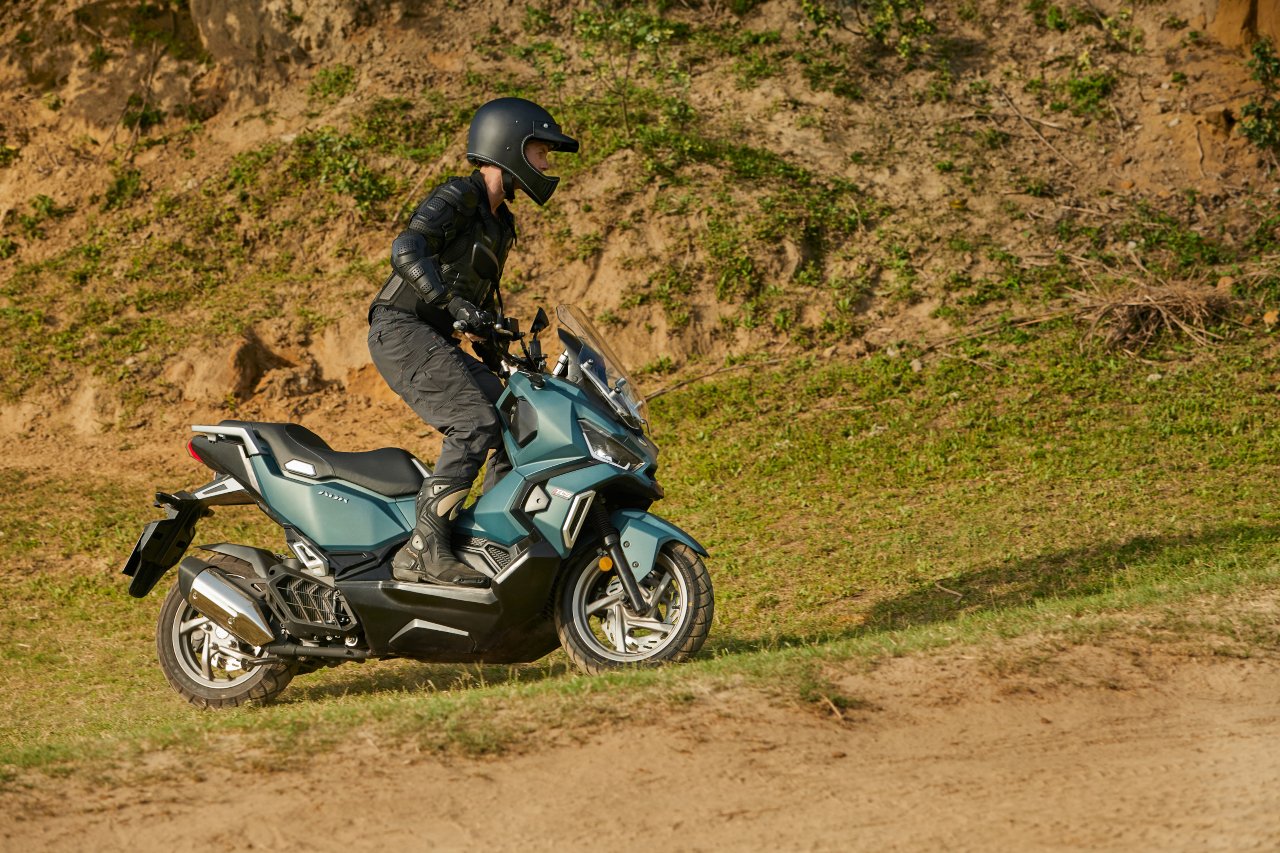 ADX 125