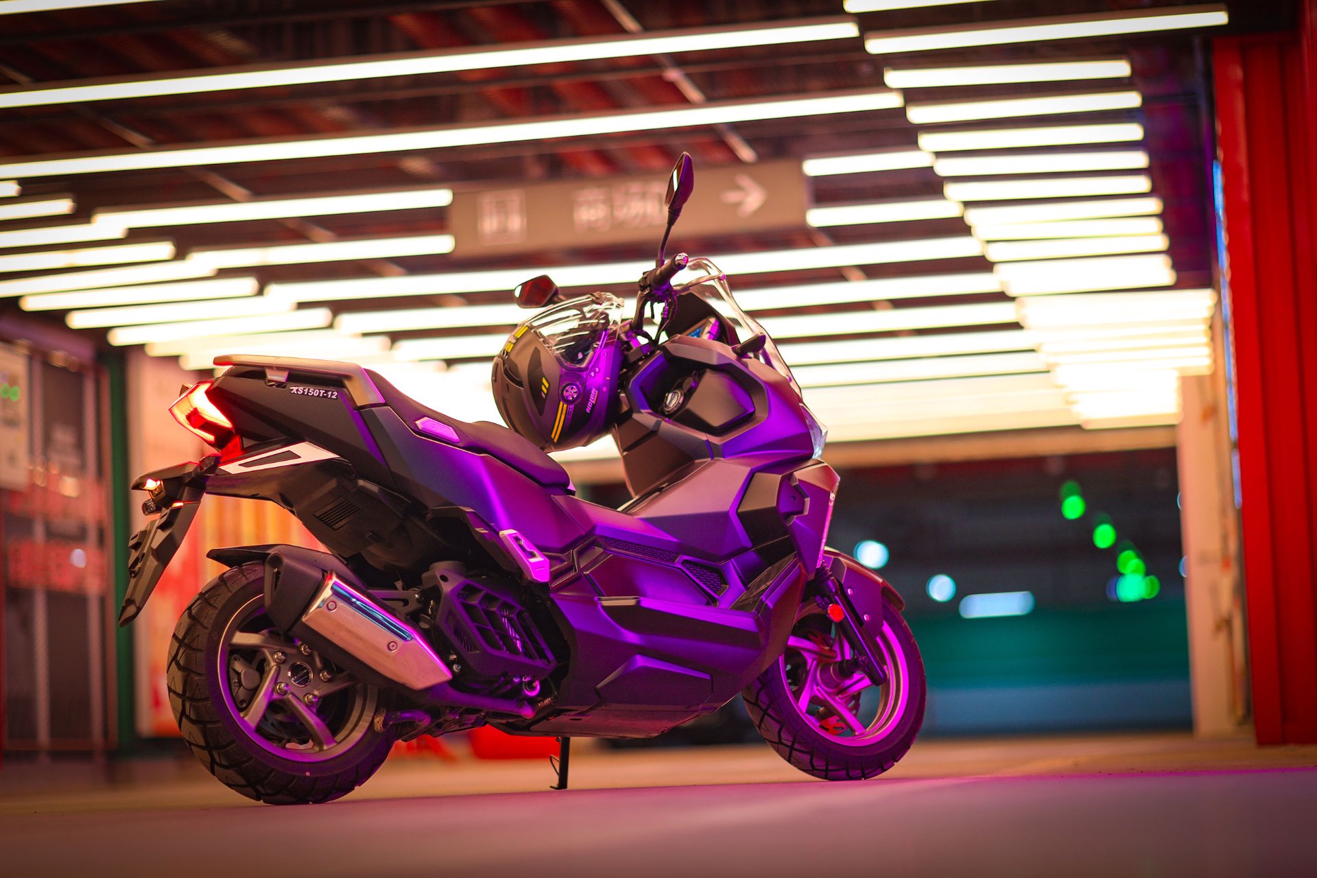 ADX 125